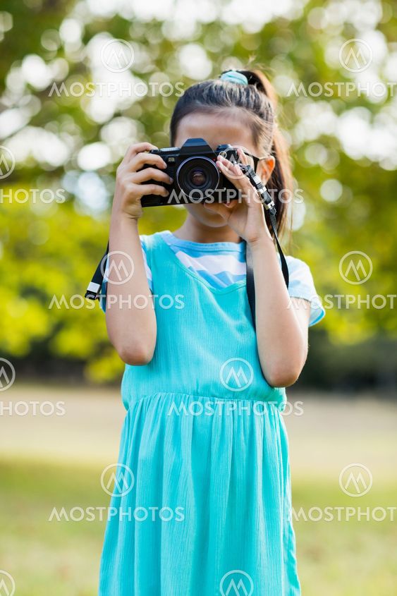 "Young girl clicking a photo..." by Wavebreakmedia - Mostphotos