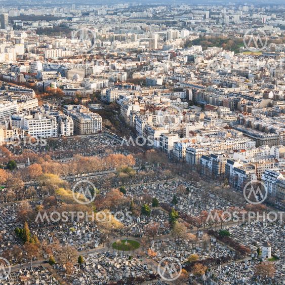 "Paris cityscape with montpa..." fra Valeriy Voennyy - Mostphotos