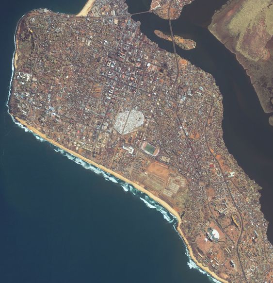 "Sea, buildings and top view..." af Yuri Arcurs - Mostphotos