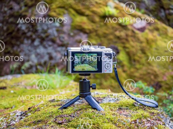 "Camera with screen on tripo..." by Vadim Serebrenikov - Mostphotos