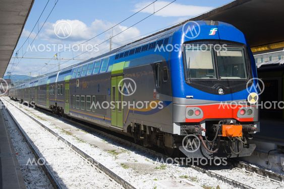 "Two-story passenger train a..." by Viktor Karasev - Mostphotos