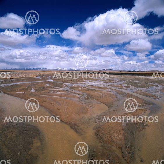 "Beautiful Moraine lake in B..." av Daniel Grunewald - Mostphotos