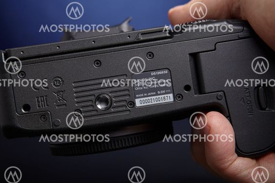 "Bottom view of a Canon EOS..." av Vladimir Grigorev - Mostphotos