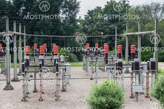 "Electricity sub-station wit..." av Hilda Weges - Mostphotos