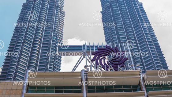 "Suria KLCC logo with Petron..." av Aiman Khair - Mostphotos