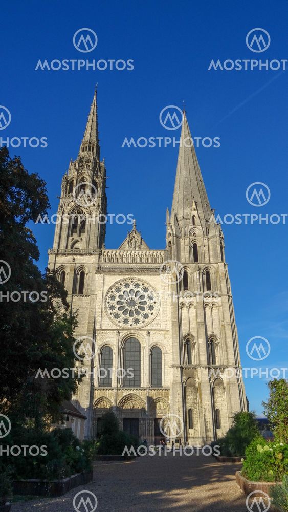 "Chartres is the beautiful c..." by Alla Ovchinnikova - Mostphotos