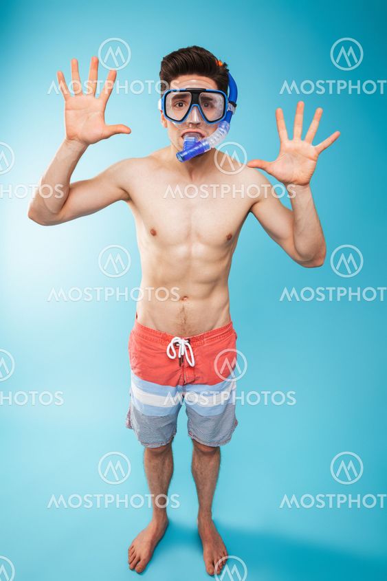"Full length portrait of a c..." av Dean Drobot - Mostphotos