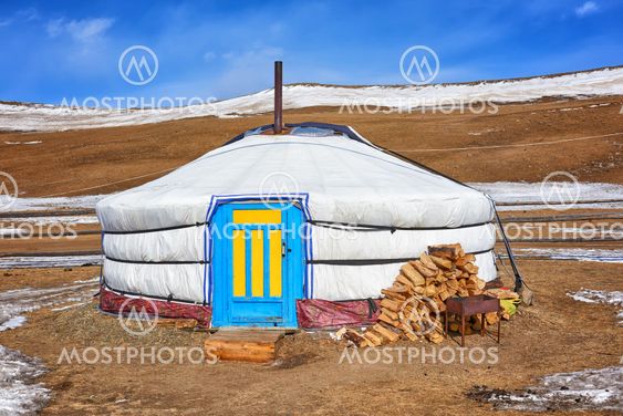 "Yurt - home of nomadic peop..." av Victor Nikitin - Mostphotos