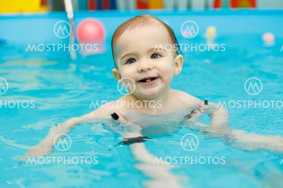 "A 2-year-old little boy lea..." by Dmitry Tkachuk - Mostphotos