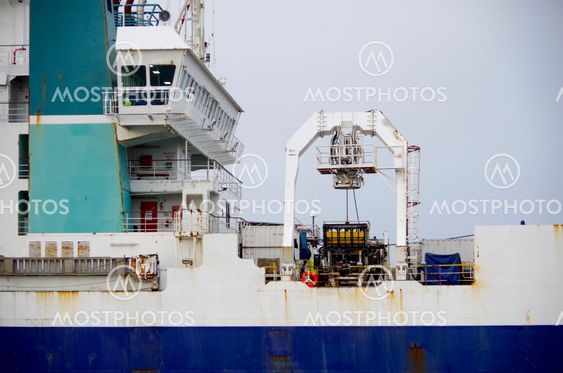 "A ship's white wheelhouse a..." av Daniel Lacy - Mostphotos