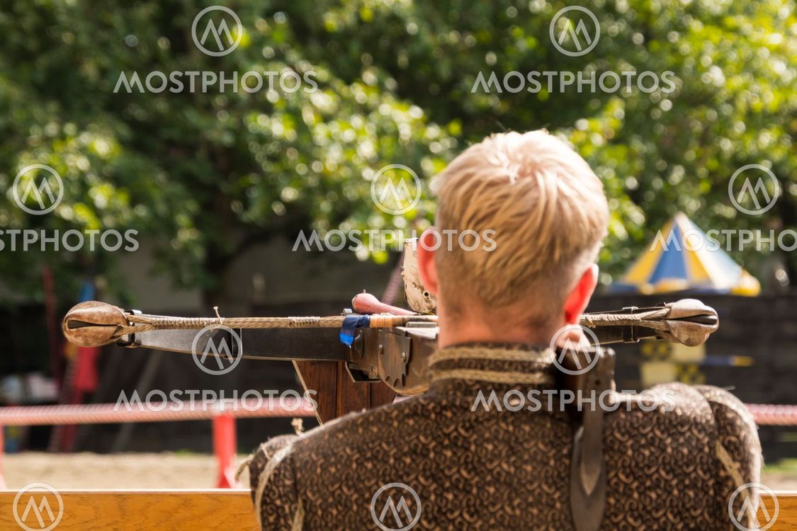 "Using crossbow in a medieva..." av belizar - Mostphotos