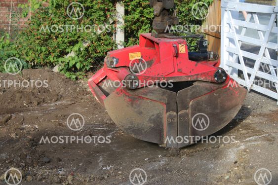 "Soil grab lorry bucket movi..." fra Carmina Mcconnell - Mostphotos