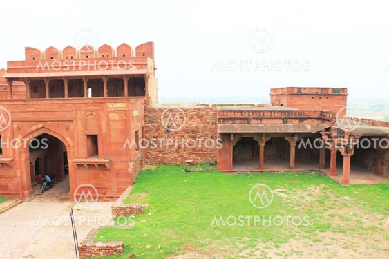 "gigantic ancient fort and g..." av stuart atkinson - Mostphotos