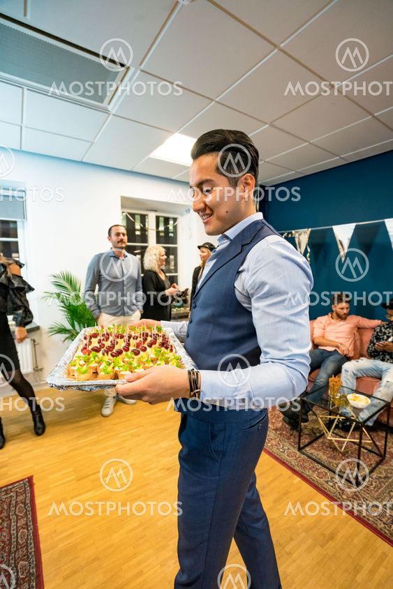 "Servering av snittar, Nyårs..." by Daniel Hallin - Mostphotos