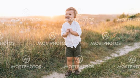 "adorable happy child laughi..." av LightField - Mostphotos
