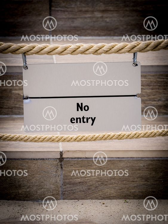 "Minimalist no entry sign" fra Voy - Mostphotos