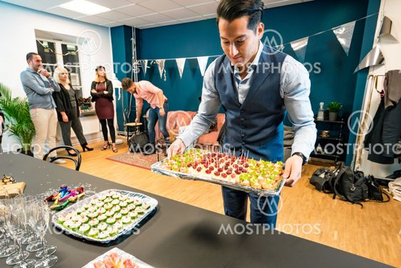 "Servering av snittar, Nyårs..." av Daniel Hallin - Mostphotos