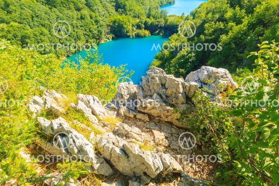 "Aerial view on Plitvice lak..." av Sander Meertins - Mostphotos