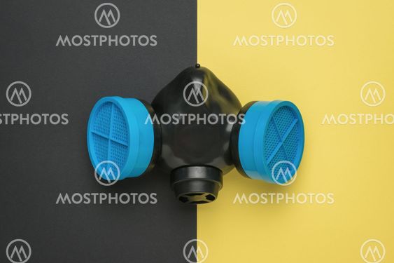 "Gas mask with blue filters..." av VLADIMIR KOPYLOV - Mostphotos