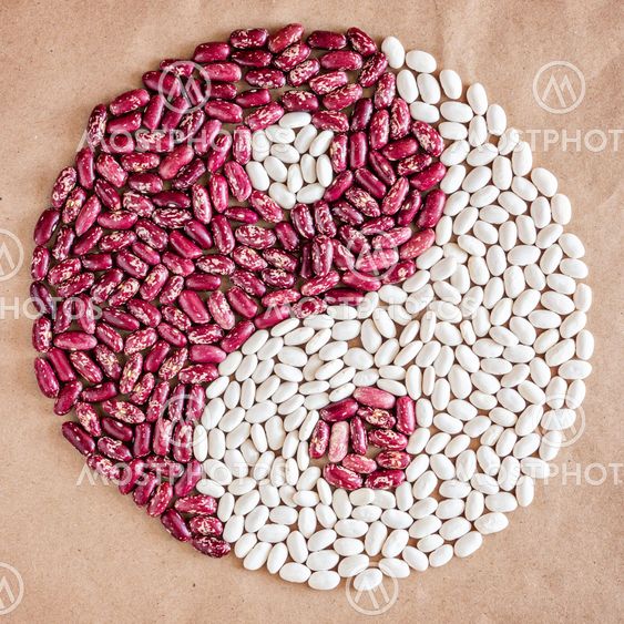 "Yin Yan symbol of grain bea..." fra IRINA MASLOVA - Mostphotos