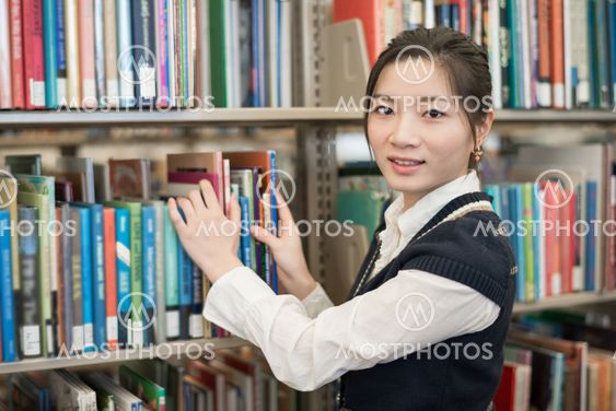 "Portrati of student in fron..." av Yanming Zhang - Mostphotos