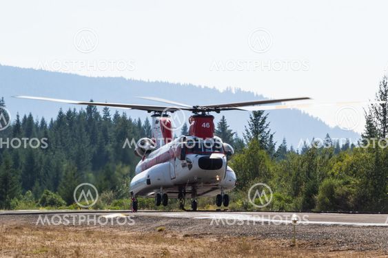 "chinook helicopter lifting..." av Charles Wollertz - Mostphotos