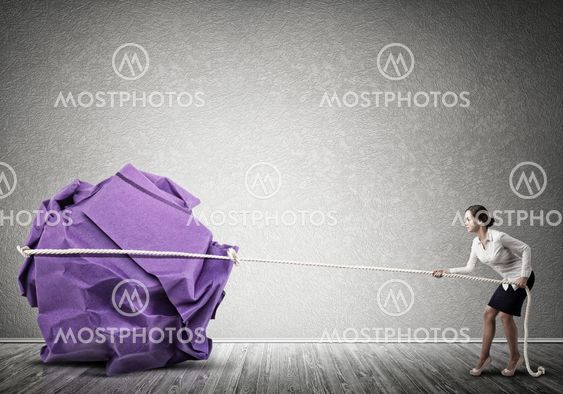 "Woman pulling with effort b..." af Aleksandr Khakimullin - Mostphotos