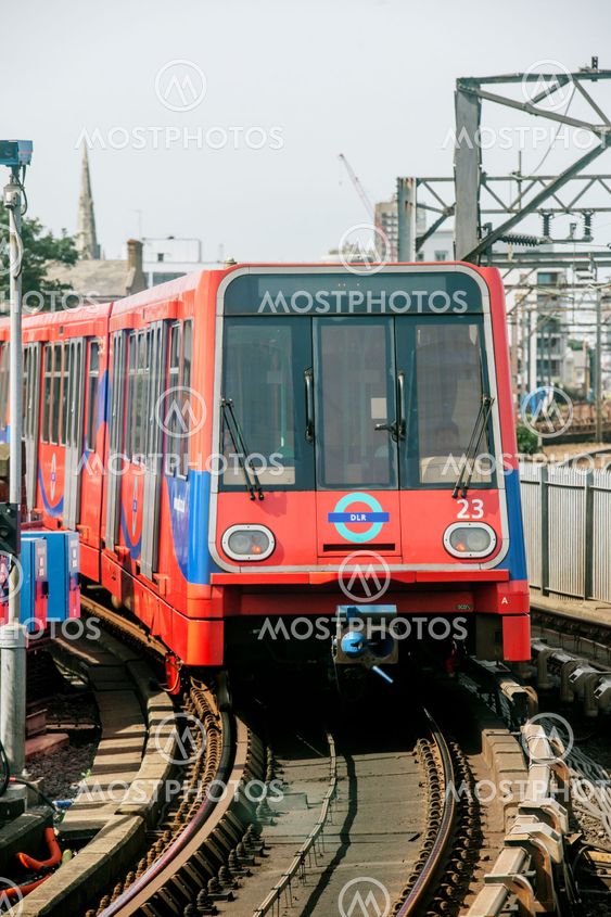 "DLR train arriving in stati..." by ifeelstock - Mostphotos
