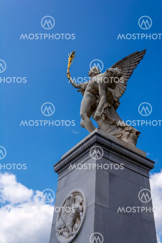 "Statue of Greek God Iris ca..." av ankar - Mostphotos