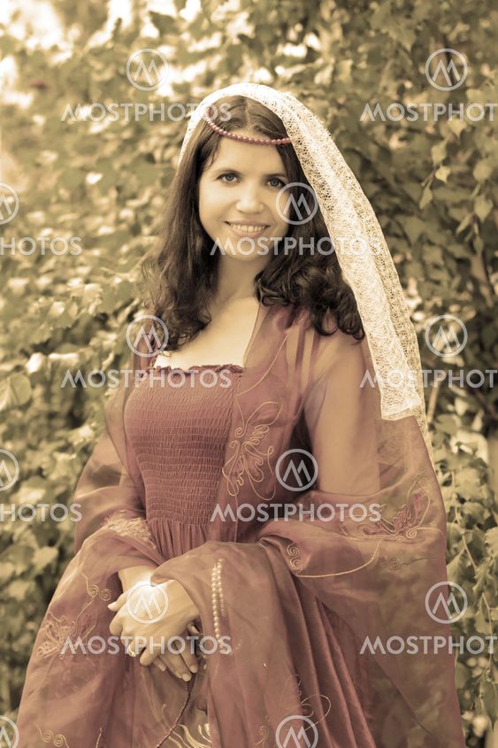 "Medieval beautiful woman" by Darya Prokapalo - Mostphotos