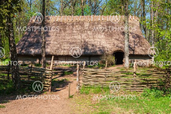 "Reconstruction of a longhou..." fra Lars Johansson - Mostphotos