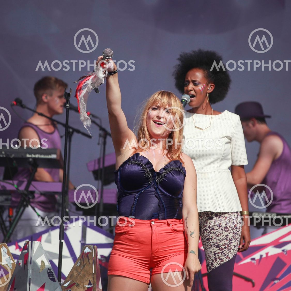 "Linnea Henriksson live 2014" av Michael Erhardsson - Mostphotos