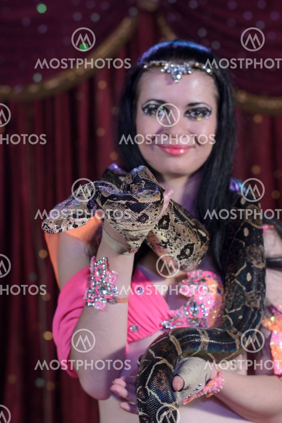 "Portrait of Female Snake Ch..." af Oleg Mikhaylov - Mostphotos