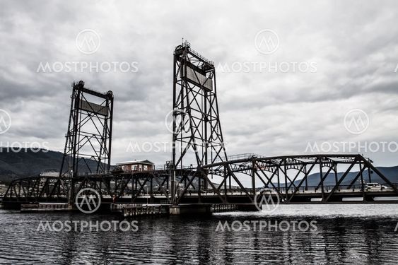 "Bridgewater Bridge and Caus..." av Curioso Photography - Mostphotos