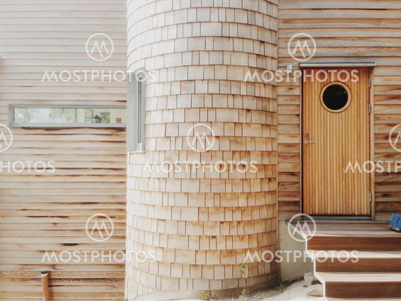 "Sidopanel av hus i trä arki..." av Victor Sunden - Mostphotos