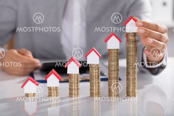 "House Models On Stacked Of..." fra Andrey Popov - Mostphotos