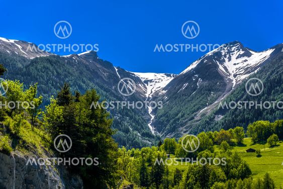 "Swiss Alps mountains with t..." av Eagle2308 - Mostphotos